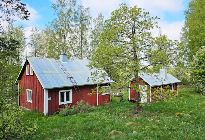 Mummonmökki Satumaisessa Maalaismaisemassa. - Lemi