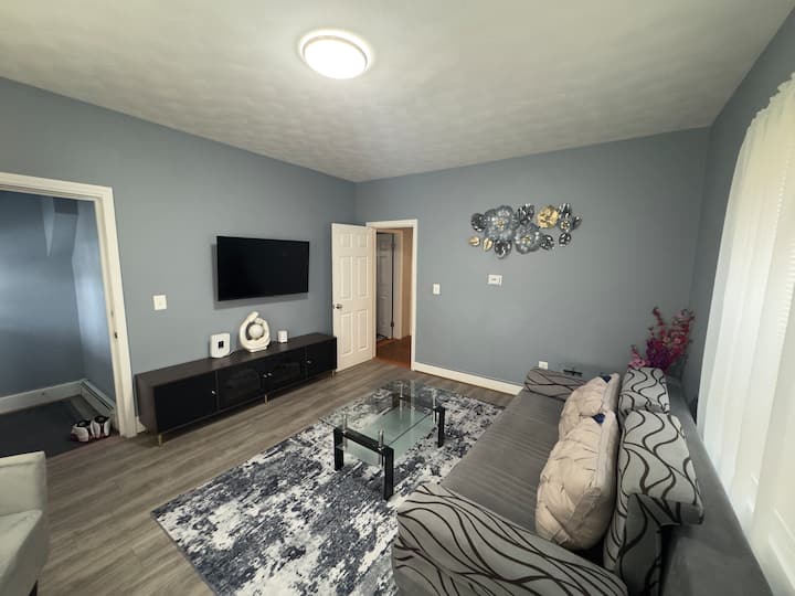 Beautiful Apartment Walking Distance To Stadium! - Capron Park Zoo, Attleboro