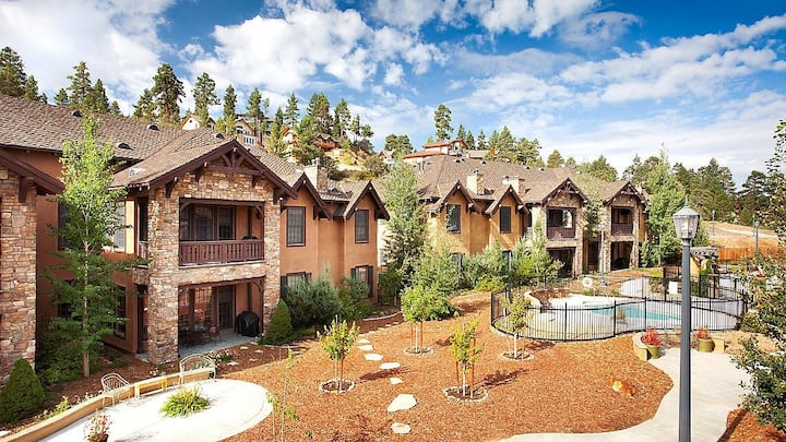 Massive 4br Luxury Retreat | Steps To Village - Big Bear Lake, CA