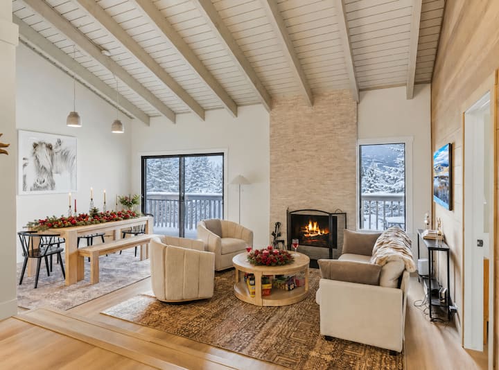 Snowcreek Retreat At Dollar | Walk To Ski + Lodge - Sun Valley, ID