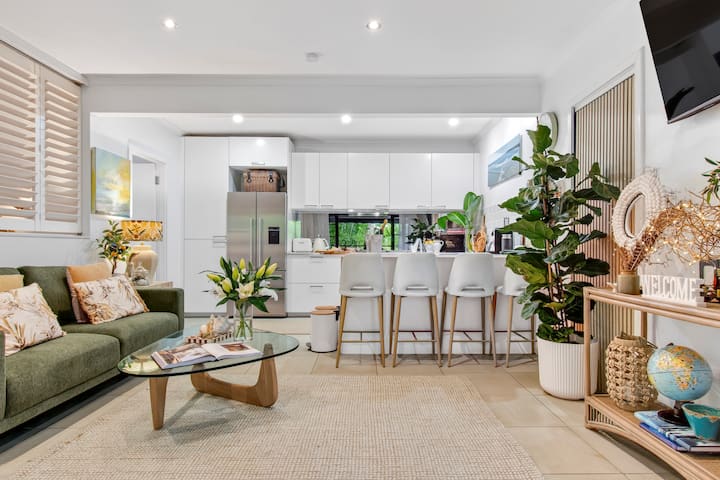 The Hideaway — Boutique Northern Beaches Retreat - Narrabeen