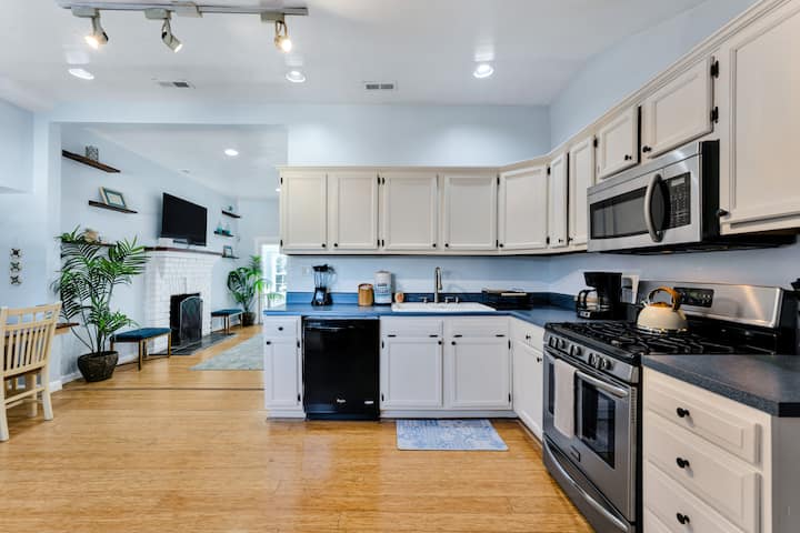 Bayfront Backyard With A Dock, 3br, Dogs Welcome! - Norfolk, VA