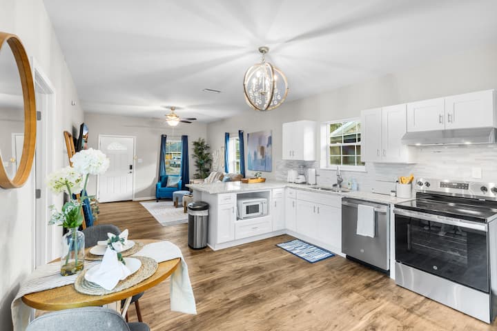 New Reno! 4br-2bath Modern Home | Central Location - Abilene, TX