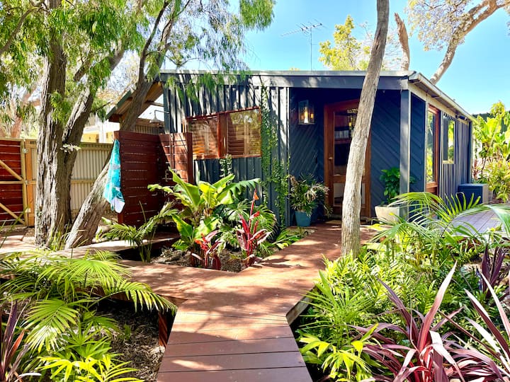 Bungalow Oasis- Metres From The Beach - Australia