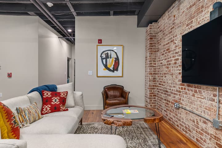 Historic Loft -Exposed Brick & Heart Pine Floors - Muscle Shoals, AL