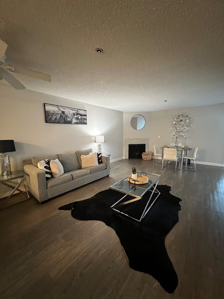 Two Bedroom Apartment With Free Parking And Wi-fi - Silver Lake, CA