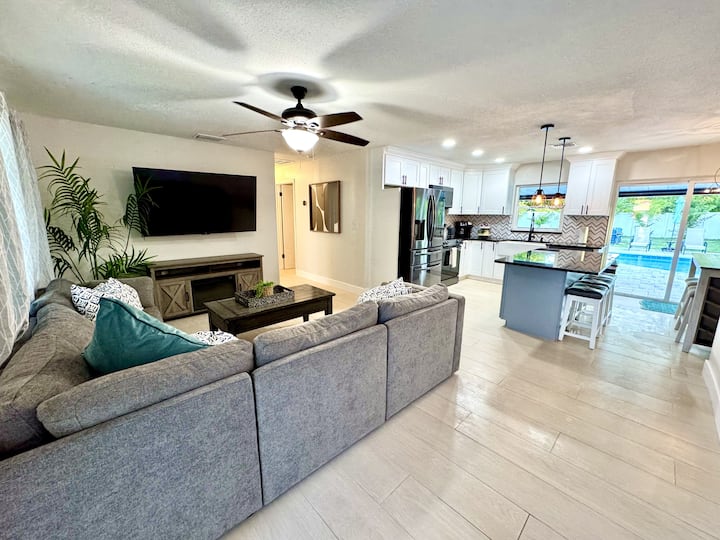 Gorgeous 4 Br Pool/ Hot Tub Home - All King Beds - Tampa, FL