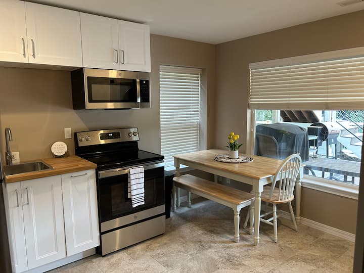 Daylight Basement Apartment With A Relaxing Vibe! - Poulsbo, WA