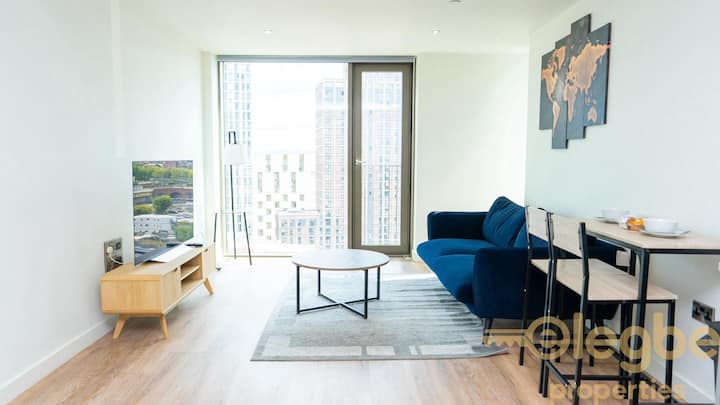 Modern Piccadilly 2 Bed | Central + Balcony Views - 