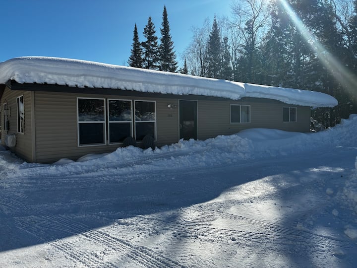 Up Getaway House - Porcupine Mountains, MI