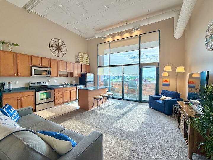 Waterfront Condo Pool & Bay Views Minutes From Cp - Sandusky, OH
