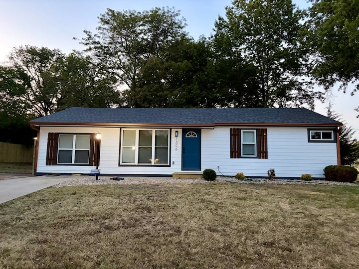 The Phoggy Cottage - Lawrence, KS