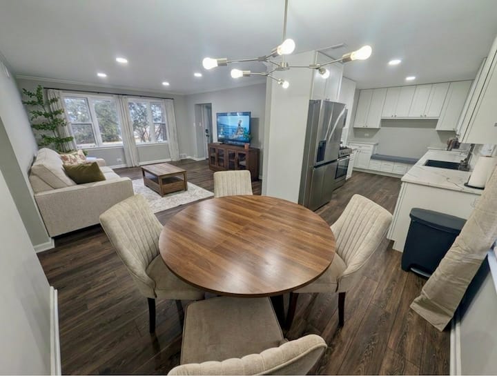 Modern Cozy Retreat By O’hare - Niles, IL