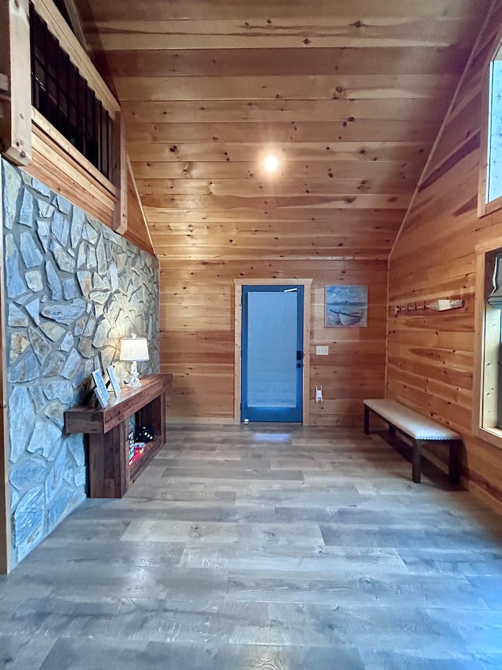 Riverfront Blue Jay Cabin - Murphy, NC