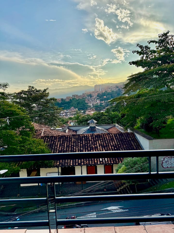 Hermoso Apartamento En Medellín Con Balcón Y Vista - Medellín