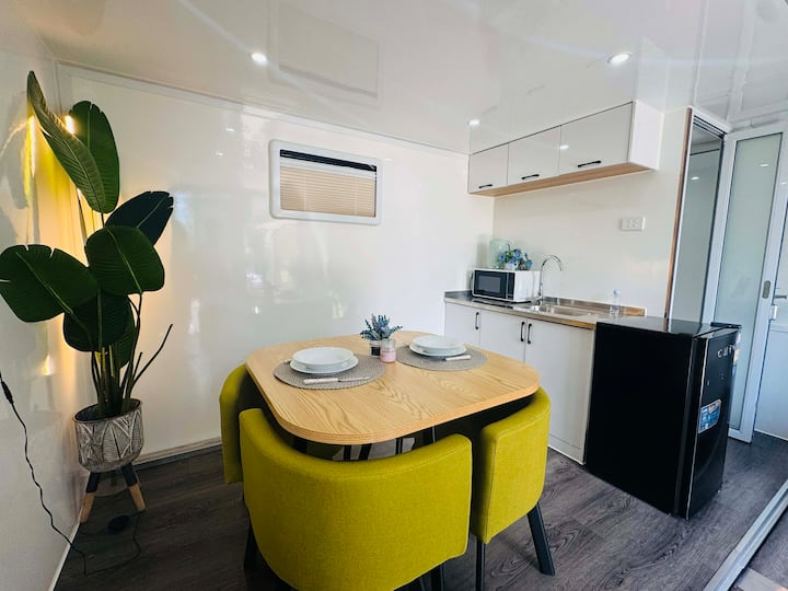 Oran Park Cosy Studio With Private Patio & Entry - Camden