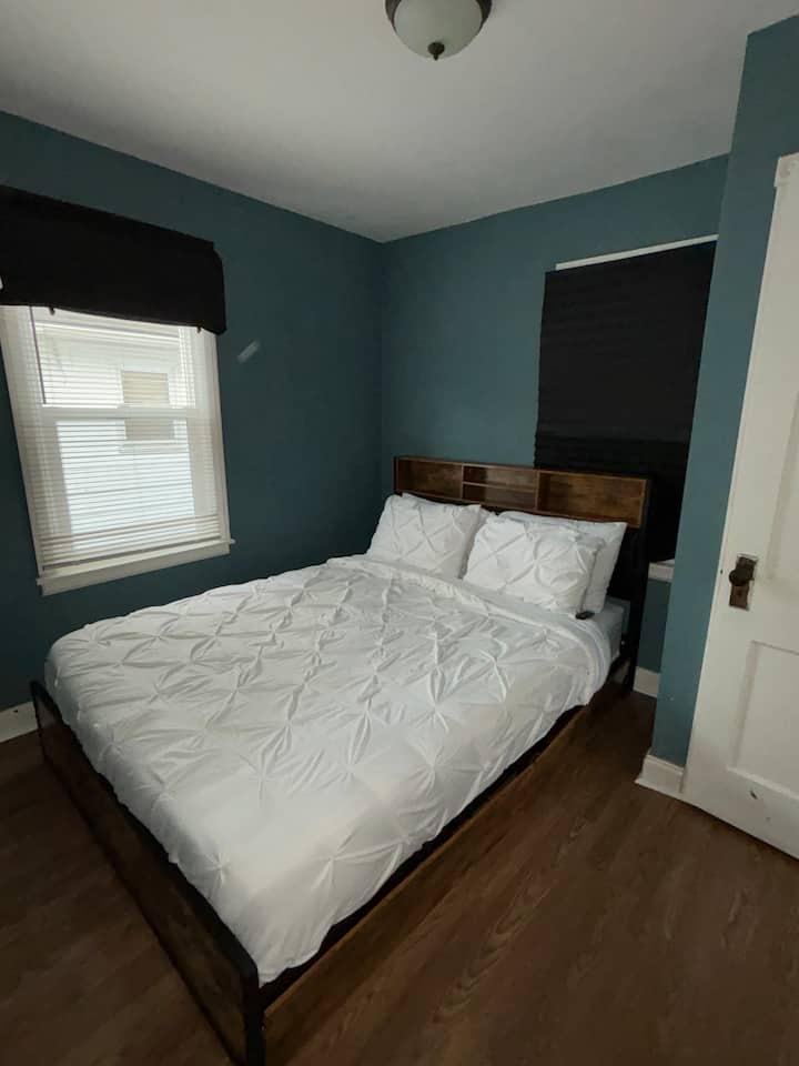 Entire Home | Large Parking Lot 420 Friendly - Westland, MI