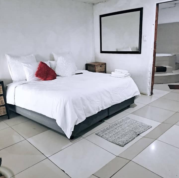 Aquamarine Guesthouse - Soshanguve