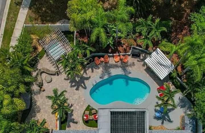 Private Resort, Pool Oasis Near Beaches & Downtown - Palm Harbor, FL