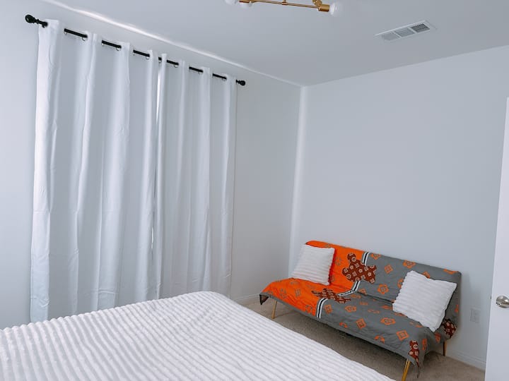 Private Entrance Downstairs Guest Room Wifiparking - Ontario, CA