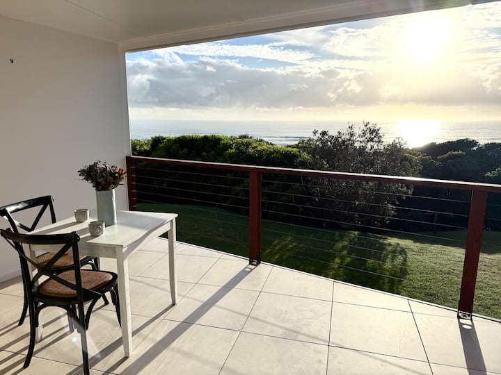 Absolute Beachfront Sanctuary At Hastings Point - Hastings Point