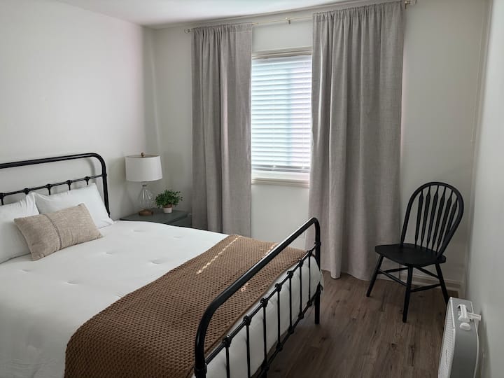 2 Bed, 1 Bath, Entire Unit In Gated Condo Complex - Long Beach, CA