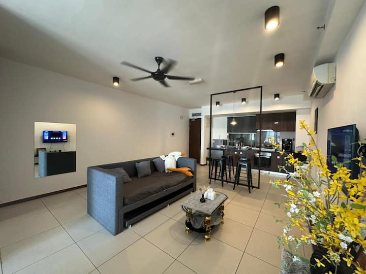 Seaview 3pax/studio With 1 Car Park @The Landmark - George Town