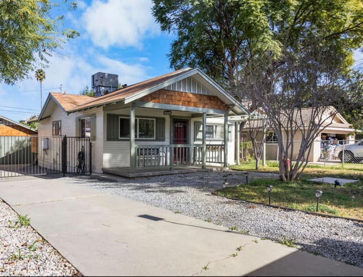 Riverside Jacuzzi Retreat | 5 Min To Downtown - Riverside, CA