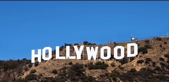 Clean & Safe Hollywood Blvd Studio | Free Parking - Century City - Los Angeles