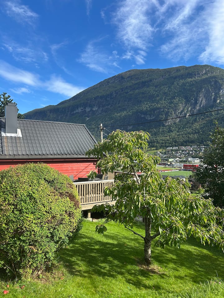 Olastova - Et Karkteristisk Hus I Stryn - Loen