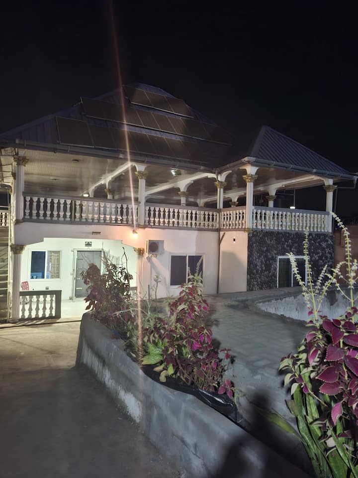 Ac Pool Villa. 24hr Water, Solar, Security & Wi-fi - Freetown