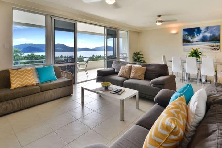 Poinciana Ocean View Apartment With Buggy - Hamilton Island