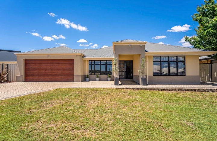 Room In Executive Home - Wagin