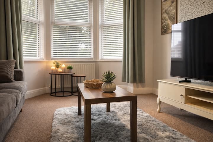 5br Sleeps 10 | Game Room | Gated Parking | Garden - Nottingham