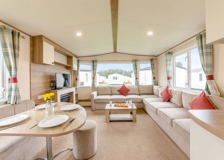 Silver 3 Bedroom Caravan, Sleeps 8 - Isle of Wight
