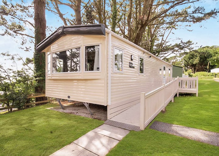 Silver Premium 2 Caravan, Sleeps 6. With Decking - Ambleside