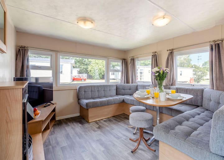 Bronze 3 Bedroom Caravan, Sleeps 6 - Clacton-on-Sea