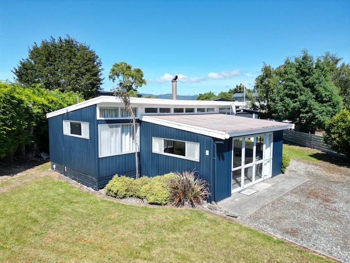 Blue Bach In The Loop - Te Anau