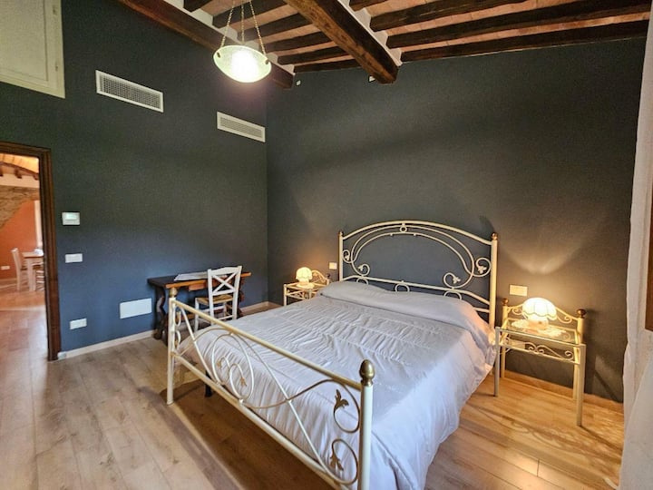 Camera Matrimoniale In Casale Toscano - Lucca