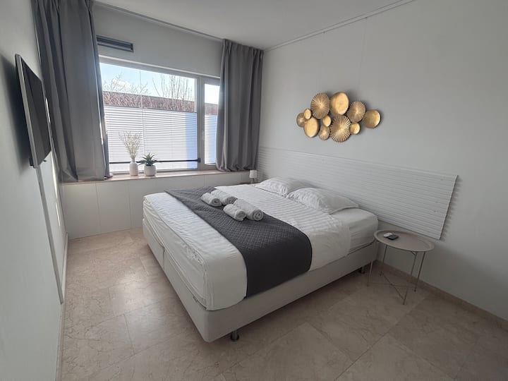 Comfortable Guestroom With Own Bathroom - Amsterdam