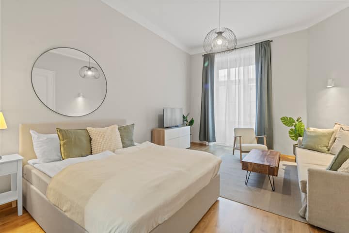 Bright 2-bedroom Apartment | Near Shopping Street - Vienne