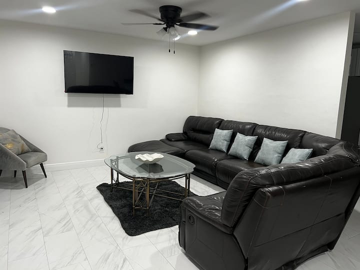 Azure Palms Retreat - Lake Worth, FL