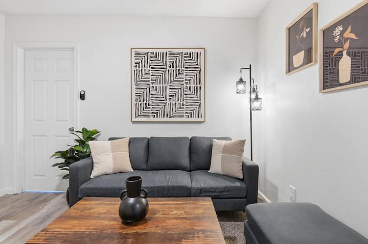 Stylish 2br Near Downtown Houston - Houston, TX