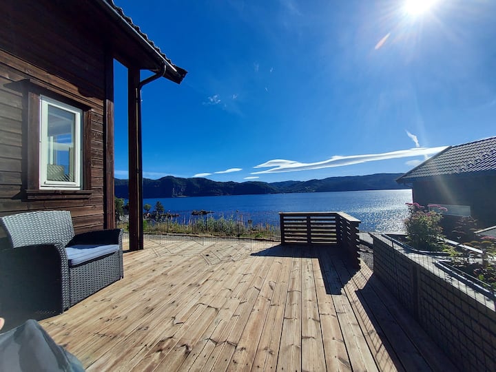 Miniature Cozy Cabin With Stunning Lake View. - Greenland