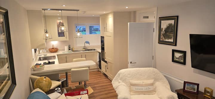 Rentunique The Bijoubungalow In Peacefull Luxury - Crawley