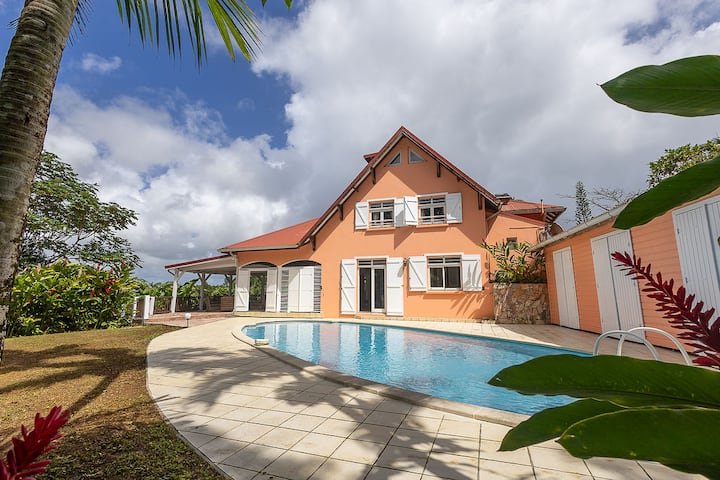 Grande Villa 5 Ch. Avec Piscine Au Cœur De L’île - Guadeloupe
