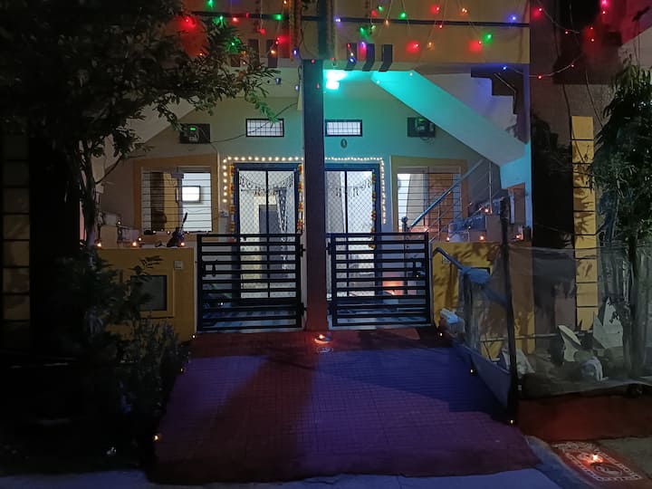 Aumkar Inn – Serene Homestay Offering Comfort - Ujjain