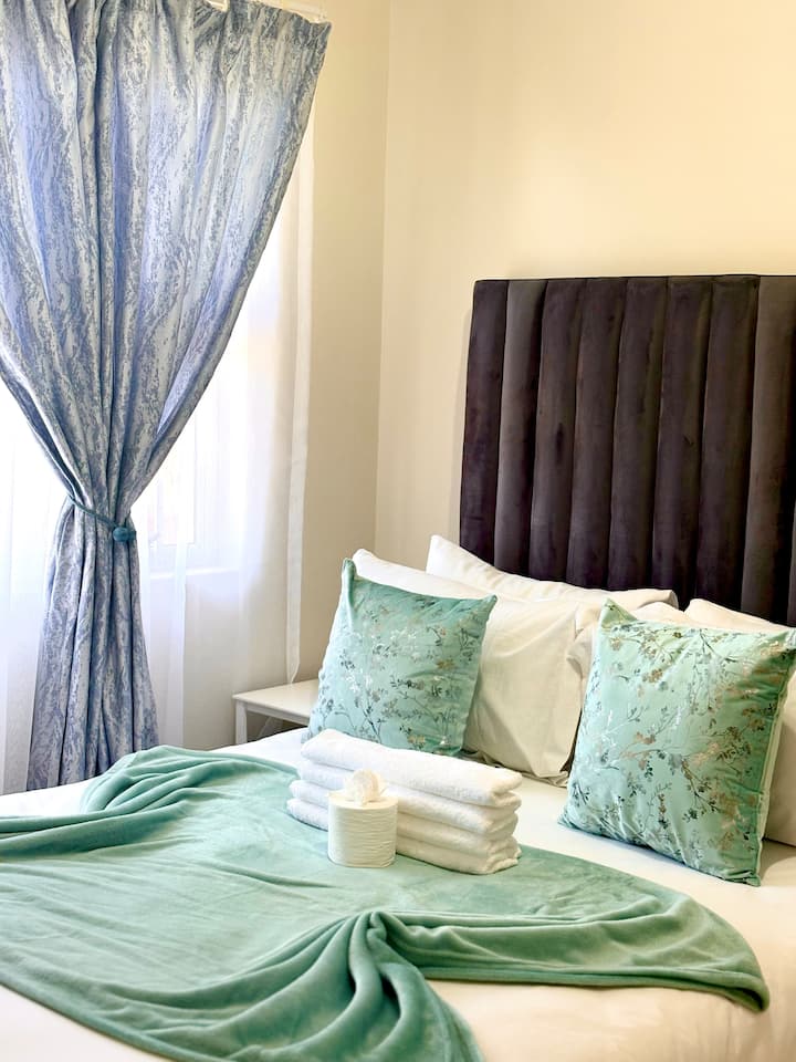 13 On Kelvin Grove - East London