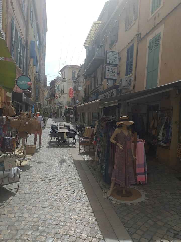 Appartement Fonctionnel 45 M² - Plein Centre - Bandol