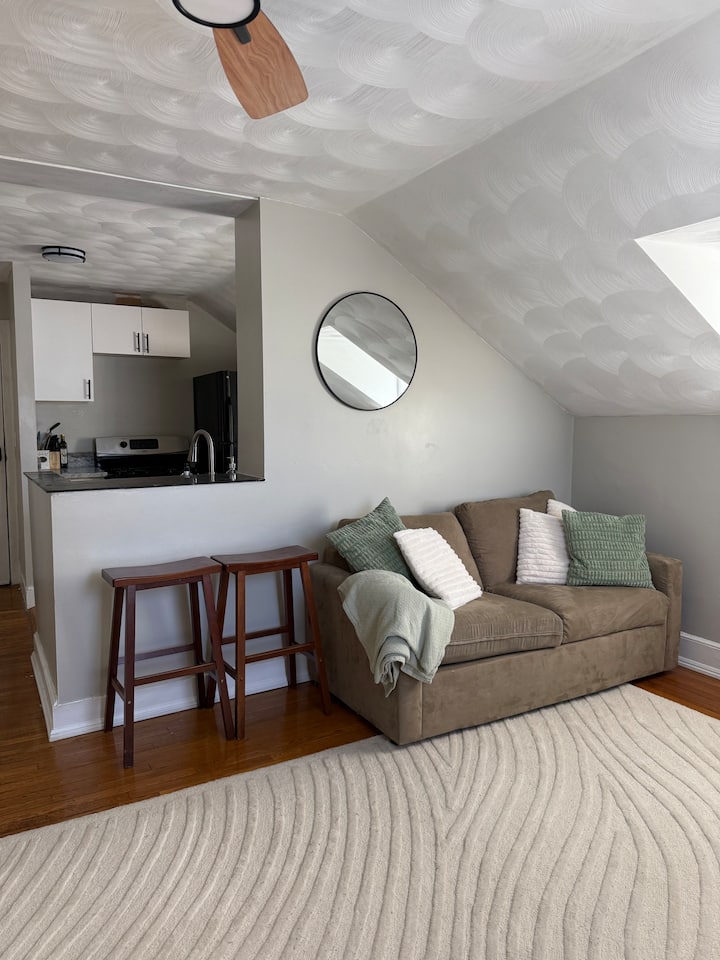 Cozy Stay By Roger Williams Park - Cranston, RI